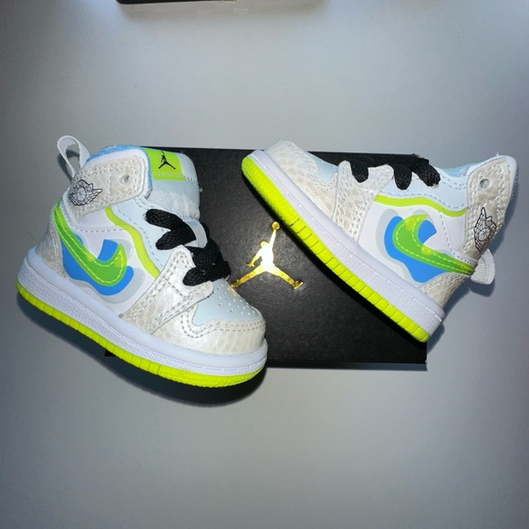 Nike | Shoes | Air Jordan Mid Se 2c Platinum Tint Bolt Blue Tint | Poshmark